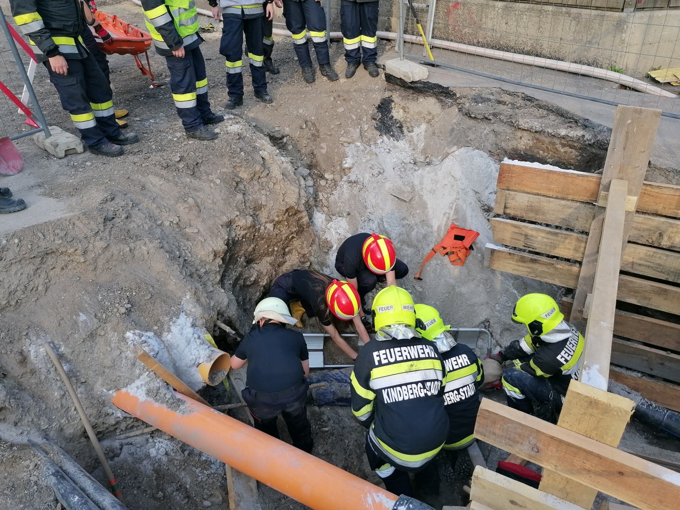 Übung: Arbeitsunfall in Künette - Feuerwehr Kindberg-Stadt