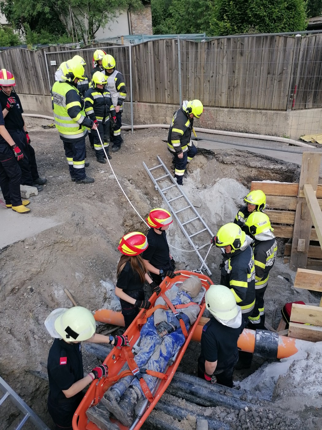 Übung: Arbeitsunfall in Künette - Feuerwehr Kindberg-Stadt